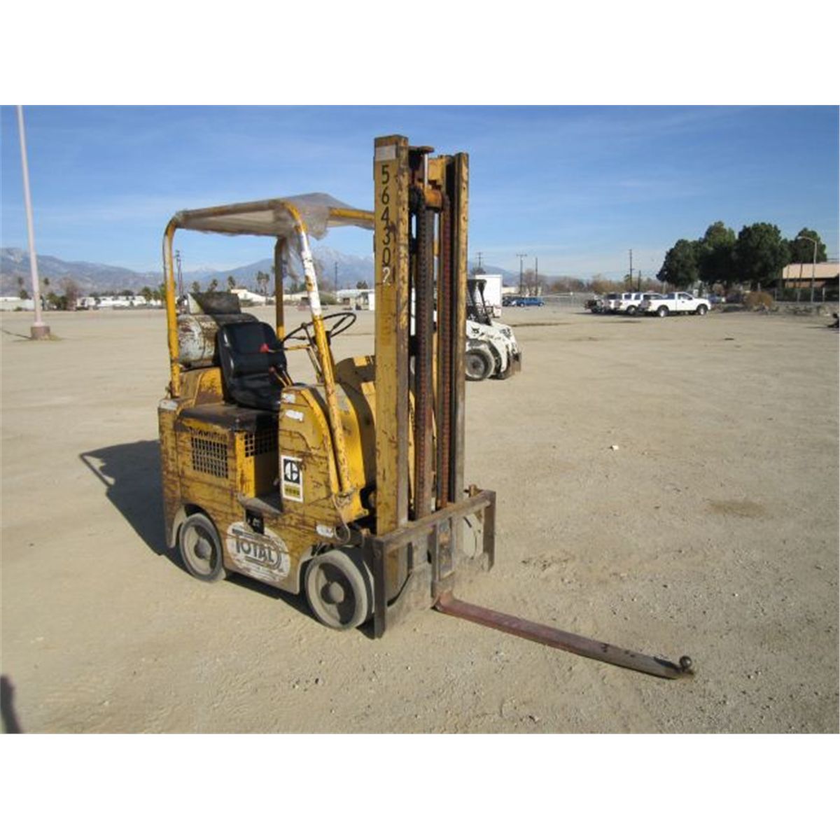 Caterpillar 422S Warehouse Forklift
