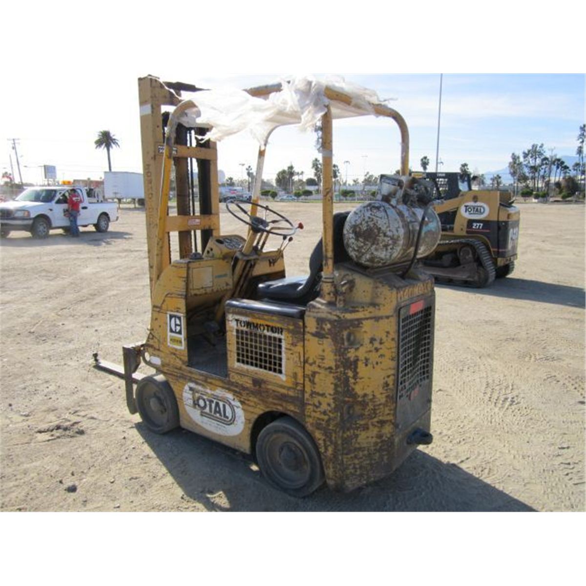 Caterpillar 422S Warehouse Forklift