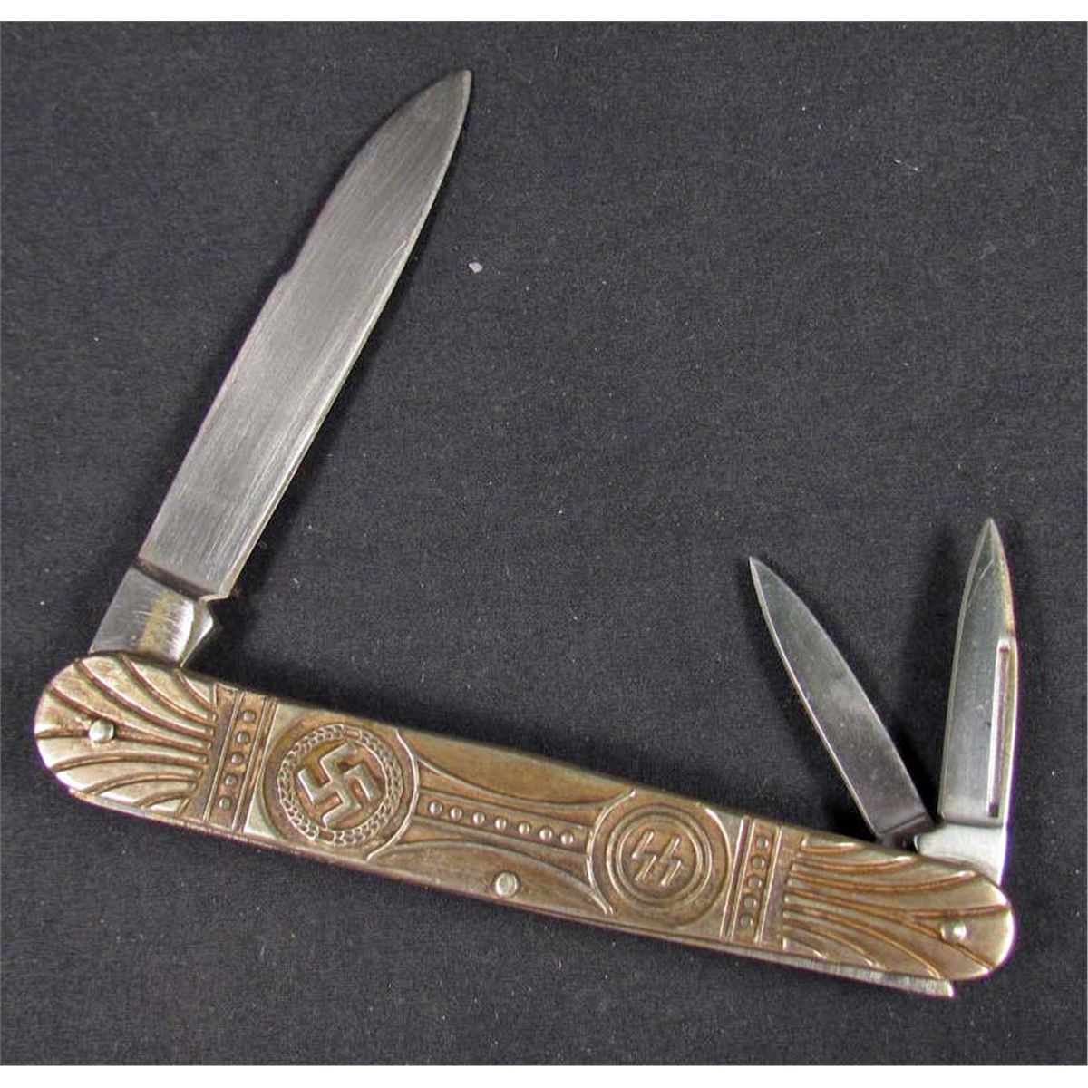 GERMAN NAZI WAFFEN SS AND SWASTIKA POCKET KNIFE