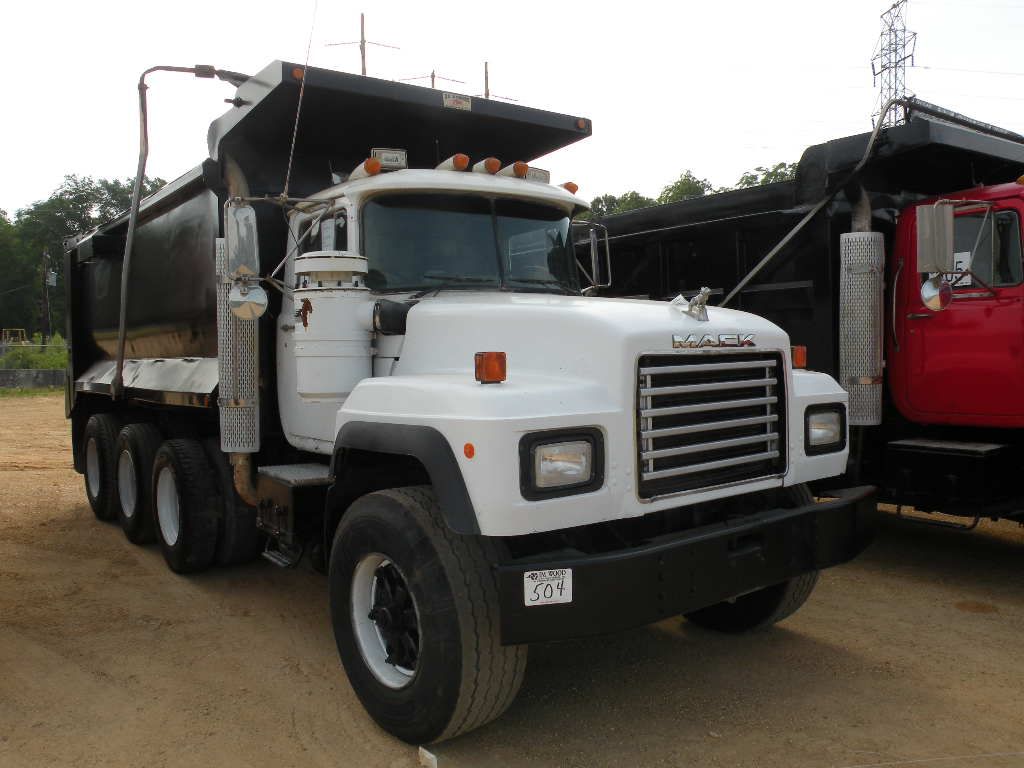 1996 MACK RD690 TRI-AXLE DUMP
