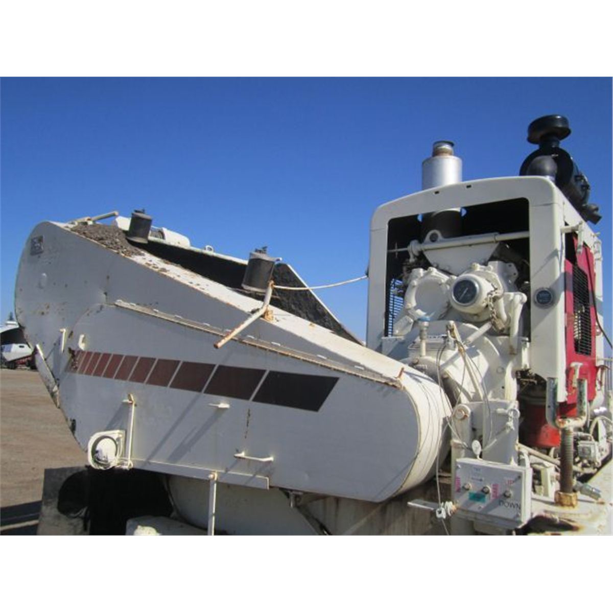 Clarks 601 S/A Towable Asphalt Windrow Elevator