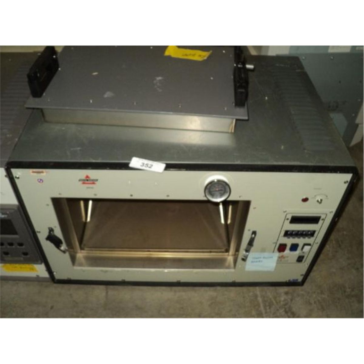 DELTA 3900 OVEN