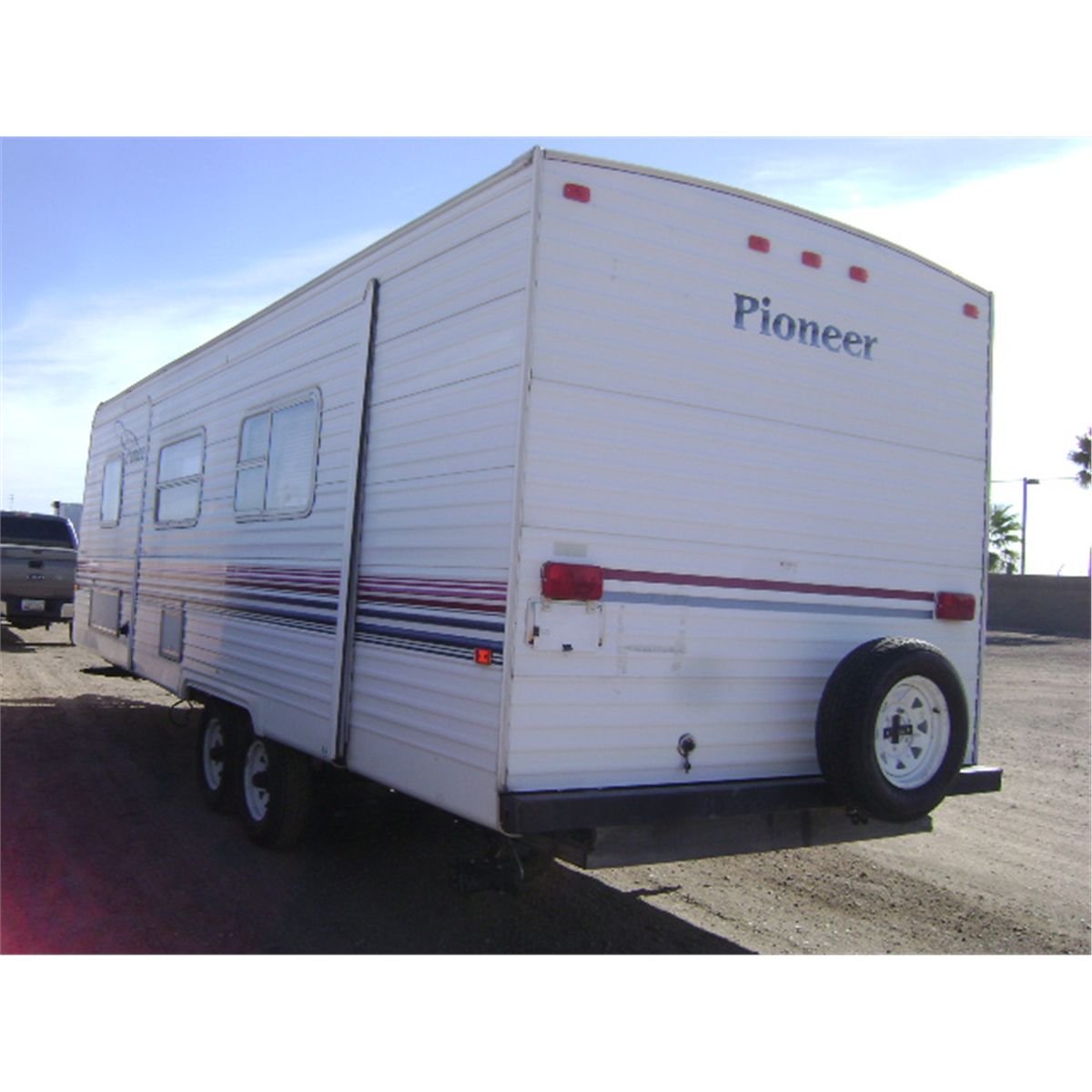 2002 - PIONEER TRAVEL TRAILER