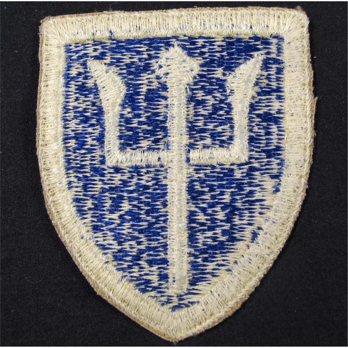 LOT OF 16 US ARMY 97TH INFANTRY DIVISION TRIDENT SHOULDER PATCHES