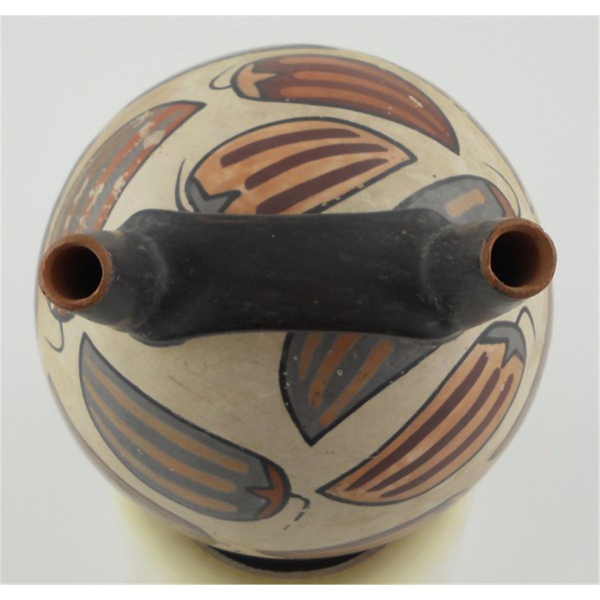 Nazca pottery, double spout bridged with "pepper" pattern