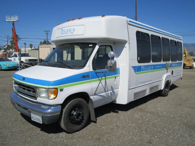 2002 Ford F-450 Passenger Bus
