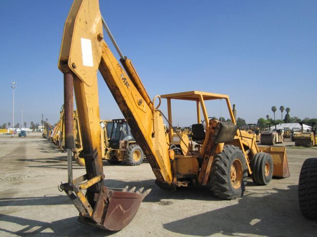 1989 Massey Fergeson MF80 Loader Backhoe
