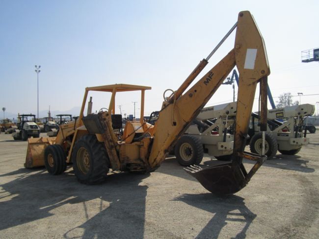 1989 Massey Fergeson MF80 Loader Backhoe