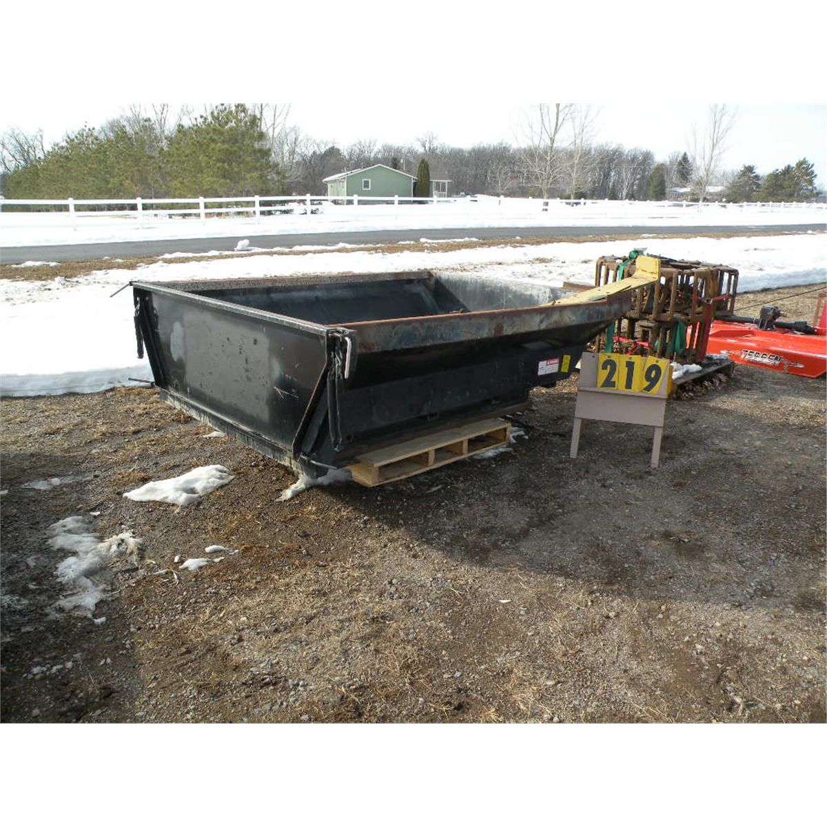 pick-up mount dump box