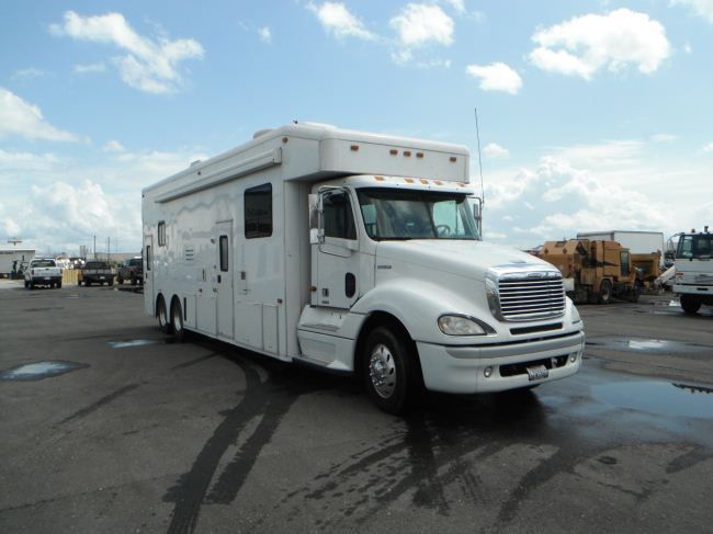2002 Freightliner T/A 45' Toy Hauler
