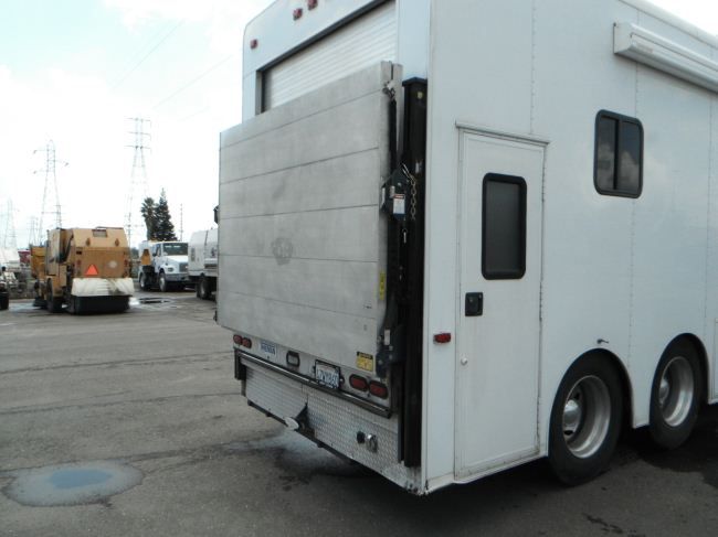 2002 Freightliner T/A 45' Toy Hauler