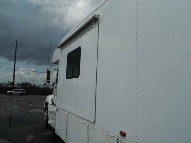 2002 Freightliner T/A 45' Toy Hauler