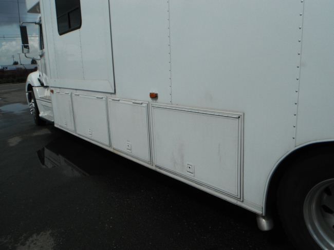 2002 Freightliner T/A 45' Toy Hauler