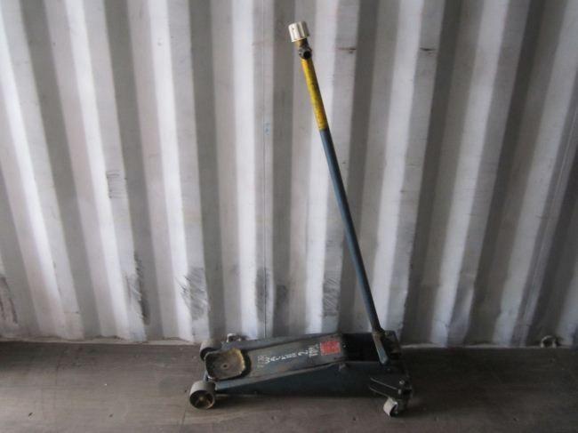Walker 2-Ton Hydraulic Floor Jack