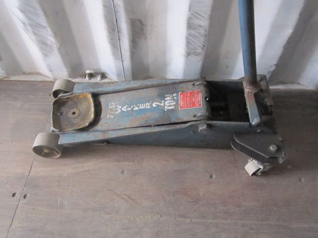 Walker 2-Ton Hydraulic Floor Jack