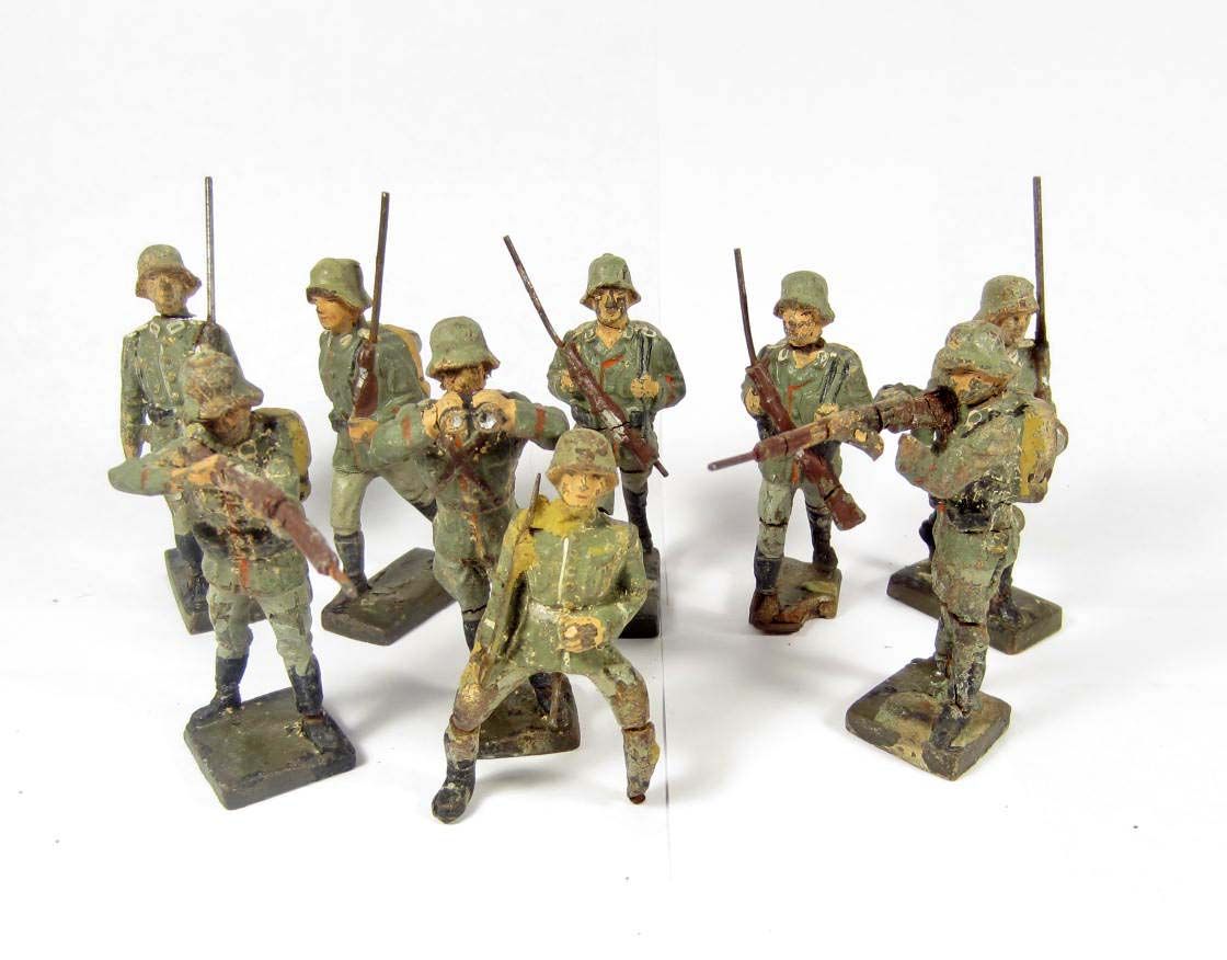 LOT OF 9 C. 1930'S GERMAN LINEOL TOY SOLDIERS