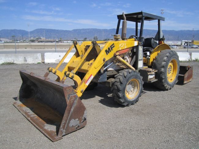 1997 Massey Ferguson 650 4x4 Skip Loader