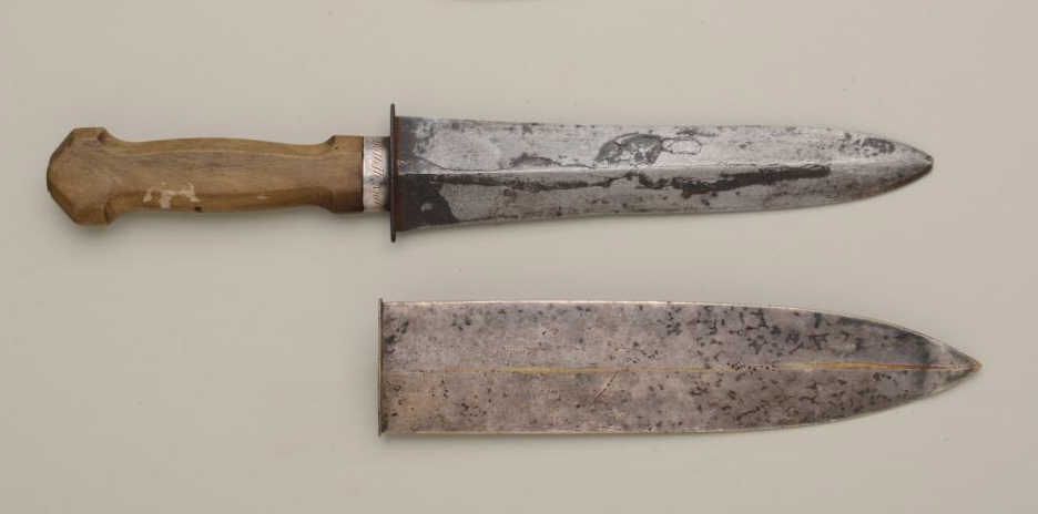 Very rare Bowie knife with original silver throat inscribed "Battelle ...