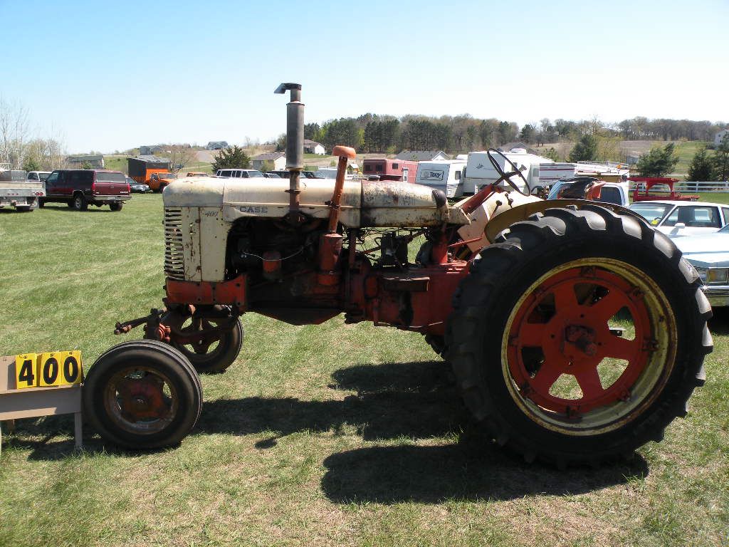 Case Model 400 tractor gas, new rear rubber