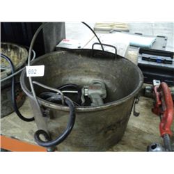 RIDGID 418 OILER BUCKET & GUN