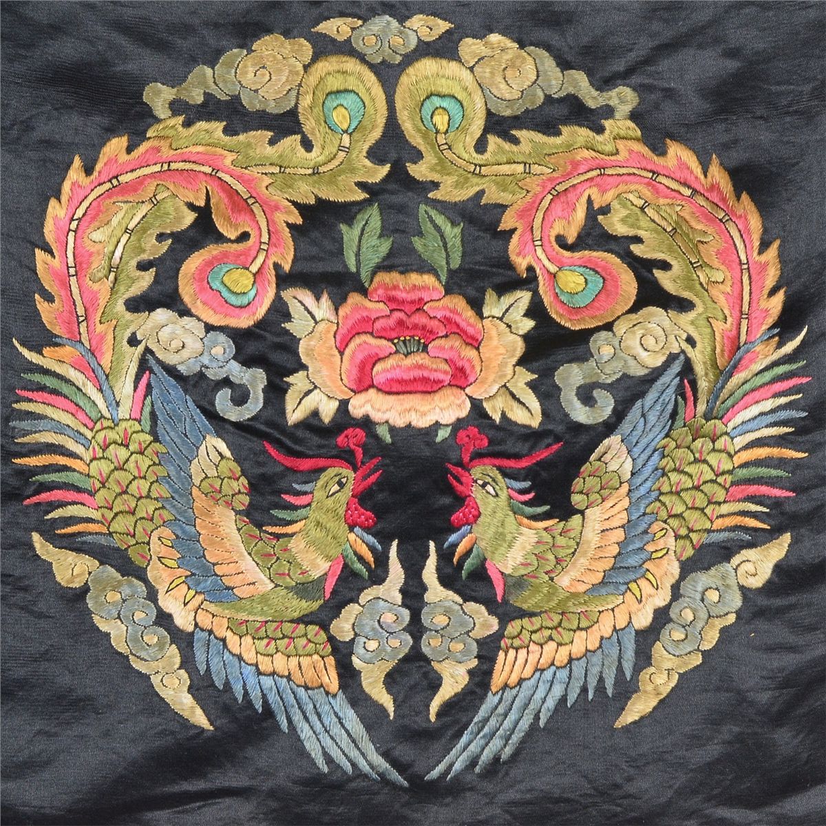 Set Of Two Chinese Silk Embroidery Set Of Two Chinese Silk Embroidery