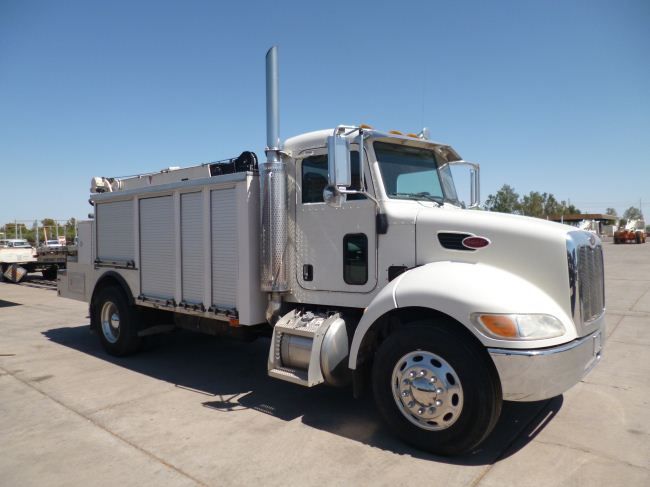 2005 Peterbilt 335 S/A Service Truck