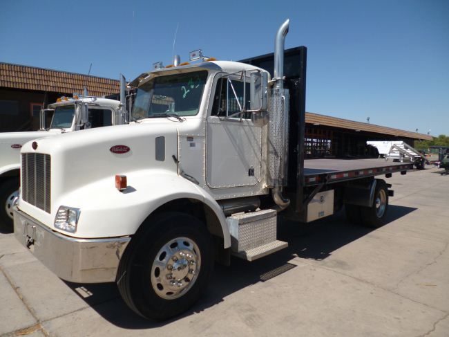 2003 Peterbilt 330 S/A Flatbed Truck