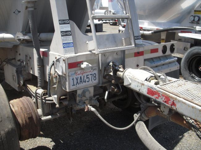 2000 Beall S/A Pneumatic Bulk Trailer