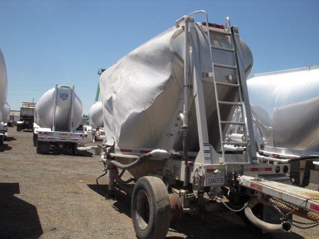2000 Beall S/A Pneumatic Bulk Trailer