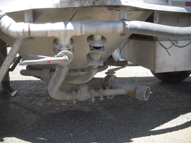 2000 Beall S/A Pneumatic Bulk Trailer