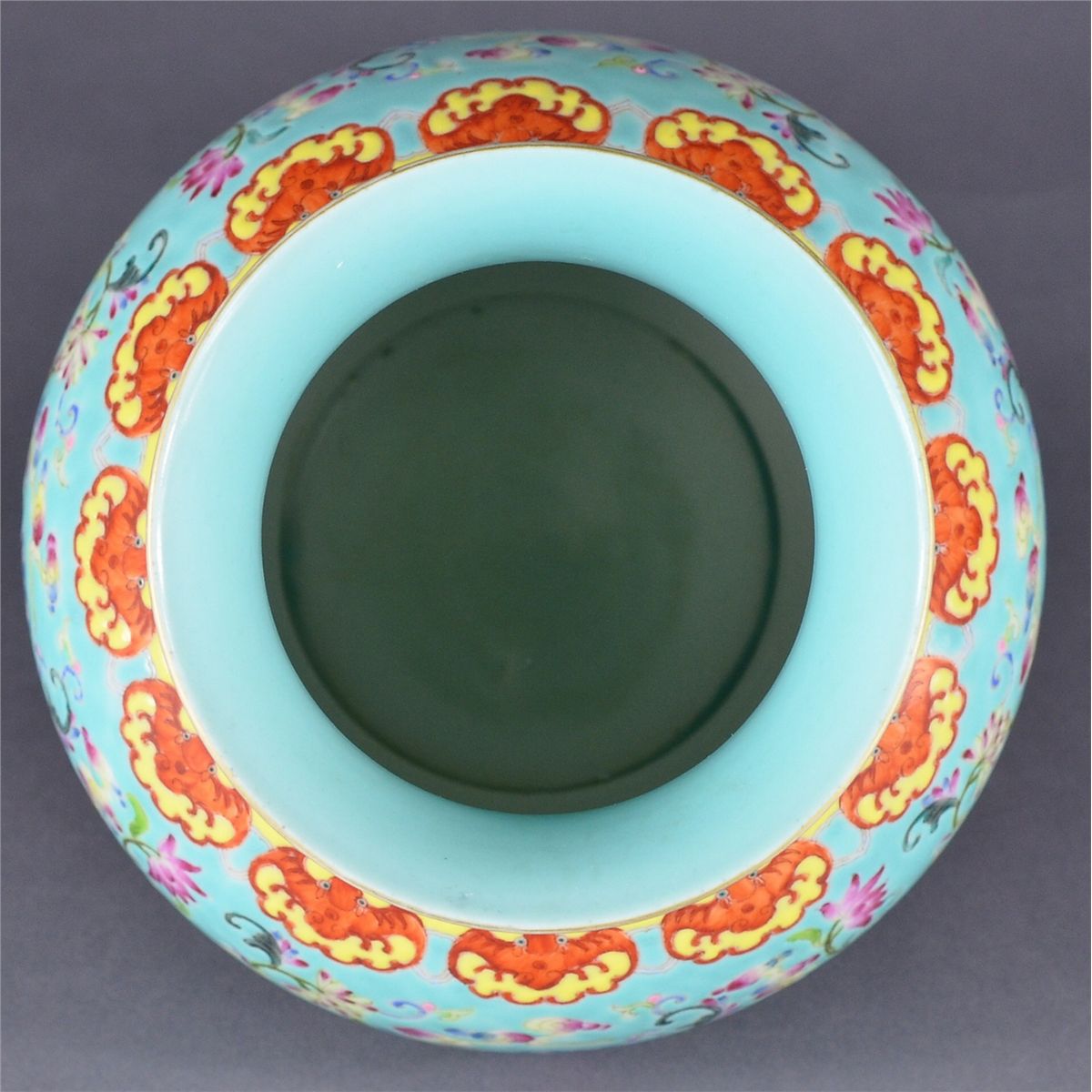 Chinese Turquoise Ground Porcelain Vase Qianlong