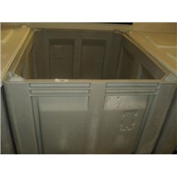 PLASTIC SHIPPING CONTAINER