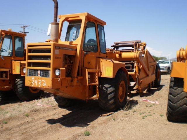 1981 International 412B Belly Scraper, 1,339 Hours