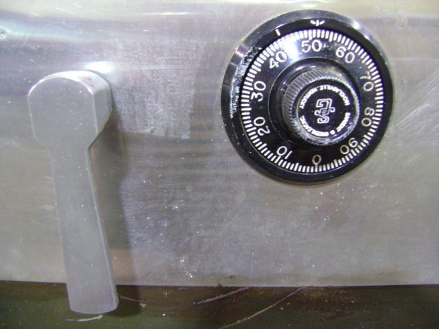 MOSLER SAFE, 60 3/4" X 27 1/4" X 27 3/4", 1 DOOR, GREEN, WEIGHT 1,022 ...