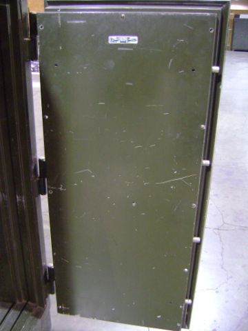 MOSLER SAFE, 60 3/4" X 27 1/4" X 27 3/4", 1 DOOR, GREEN, WEIGHT 1,022 ...