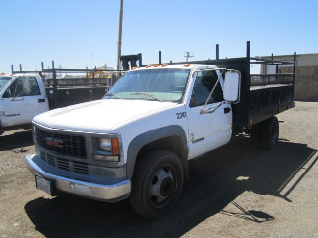 1999 GMC 3500HD SL S/A Flatbed Truck