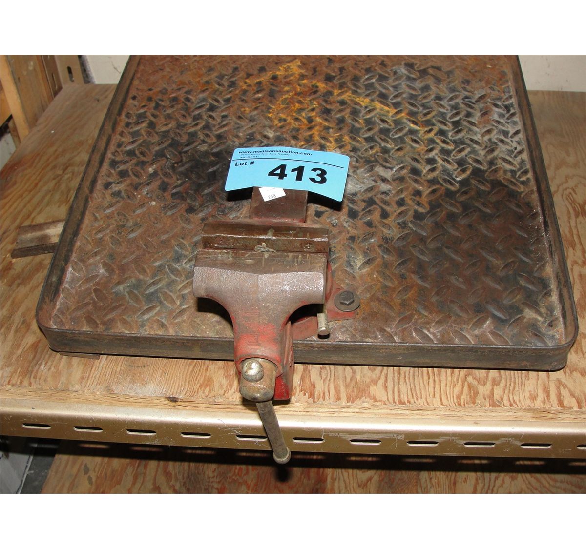 Metal platform with mounted bench vice