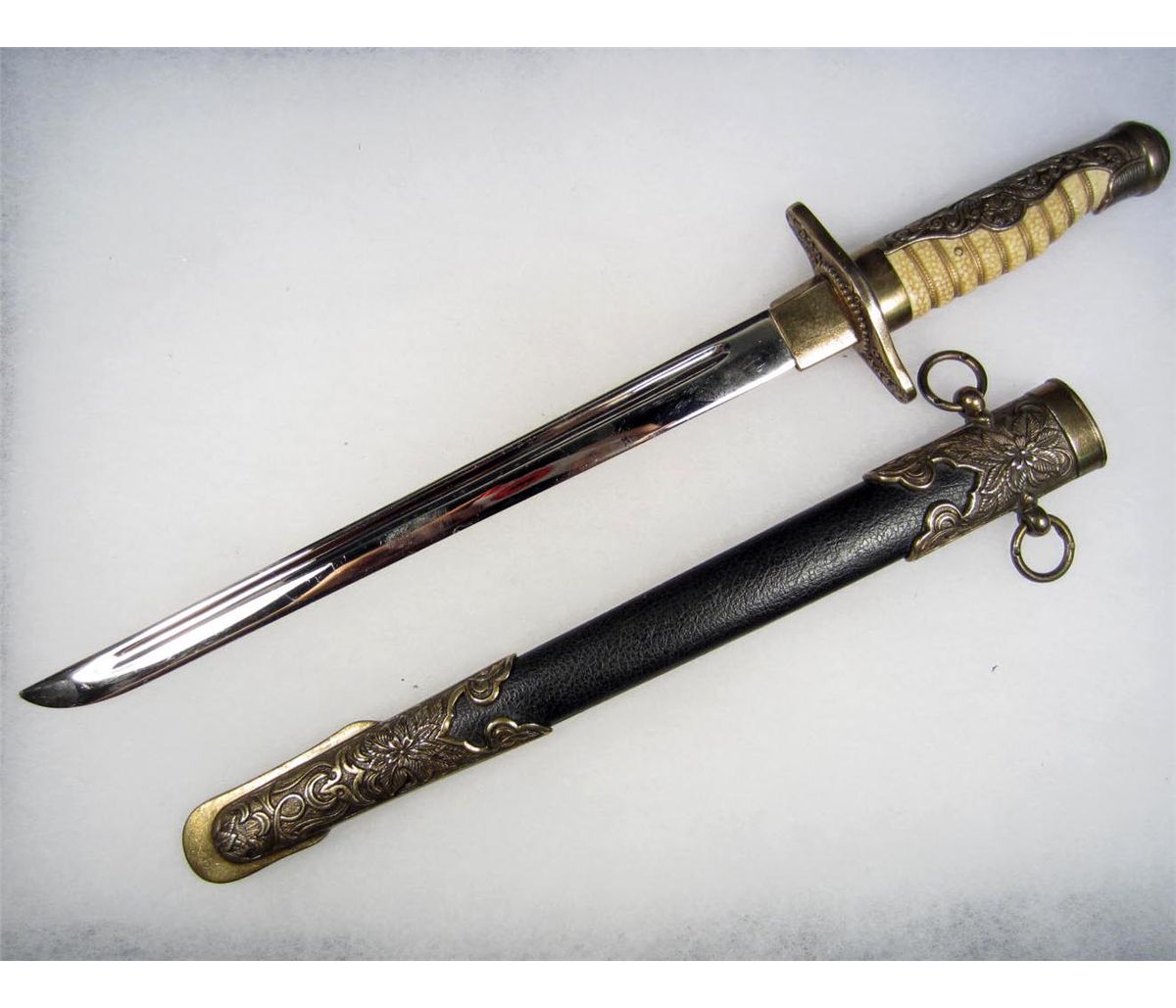 JAPANESE NAVAL OFFICERS DAGGER W/ SCABBARD