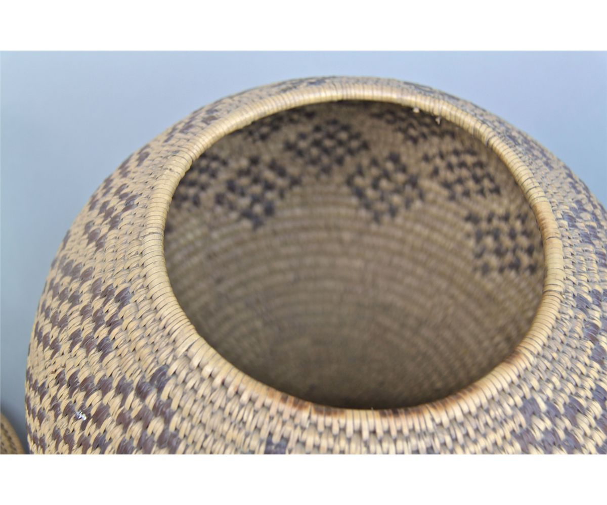 Native American Indian Old Woven Basket, woven lid.
