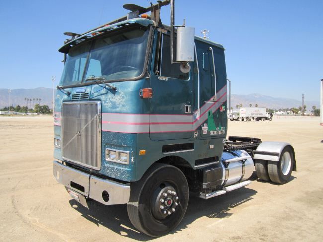 1995 Whitegmc S/A Cab-Over Truck Tractor