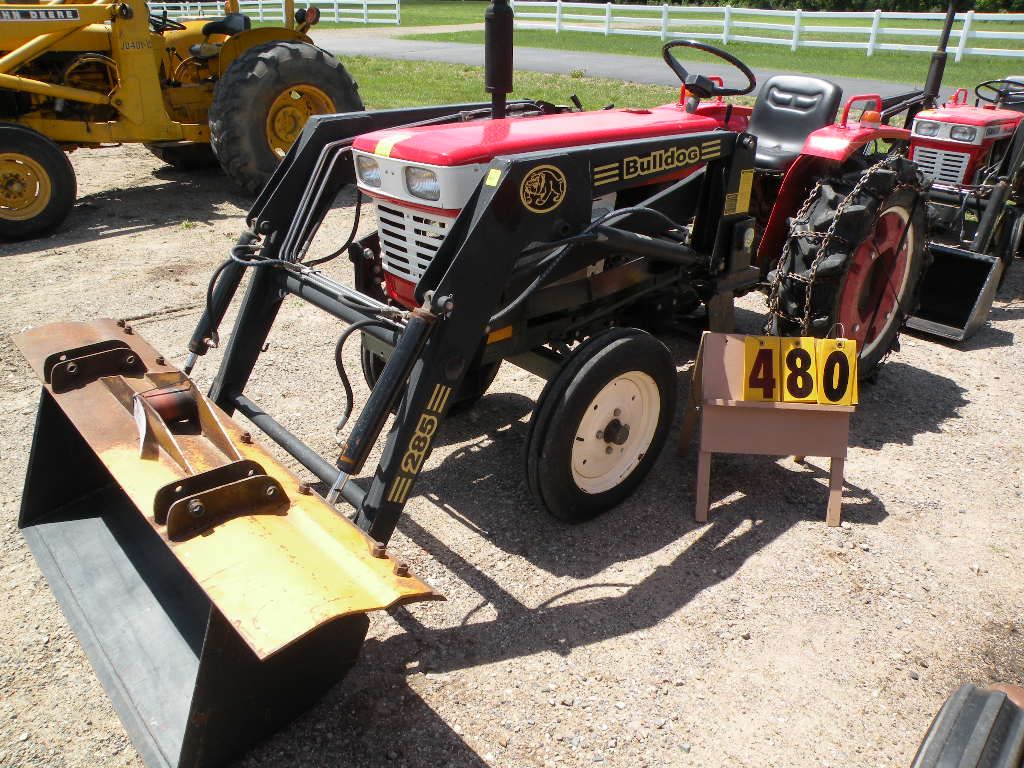 Yanmar YM 2000 w/Bulldog 285 loader, chains & push blade