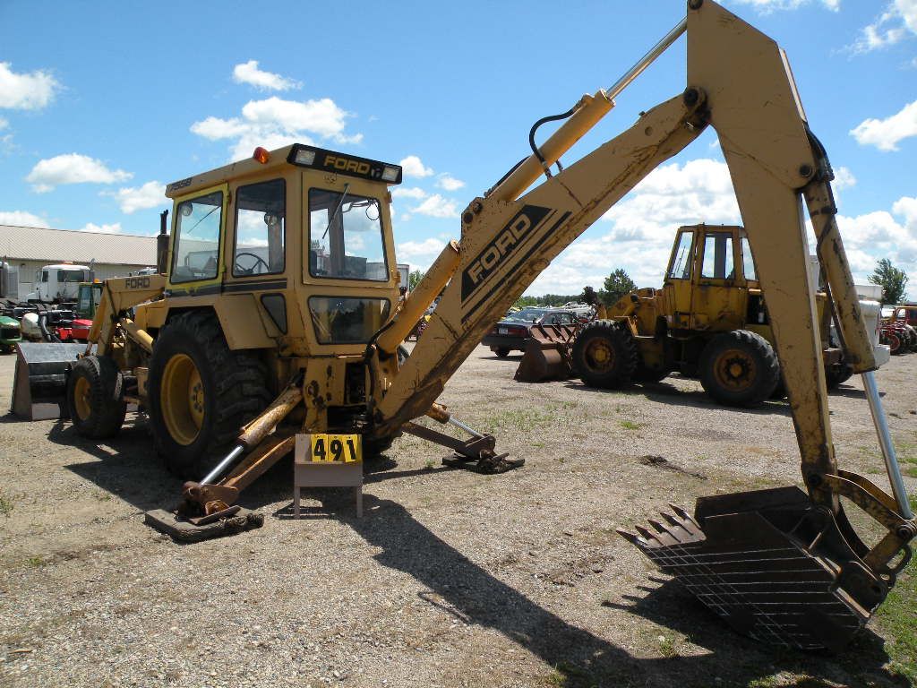 Ford 755 backhoe, sn-