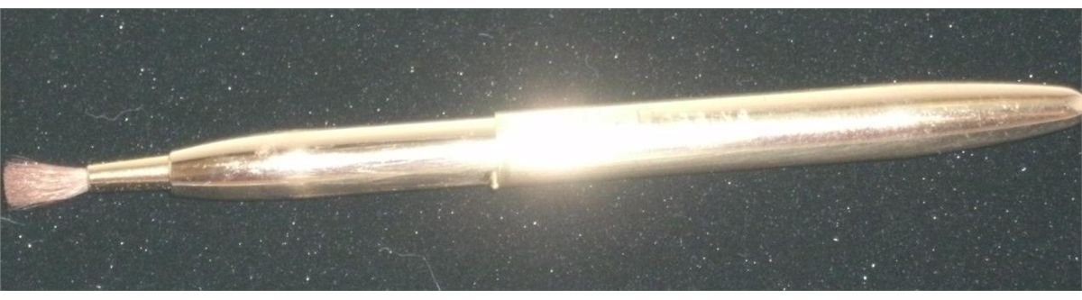 Nat Robbins Retractible Lip Brush