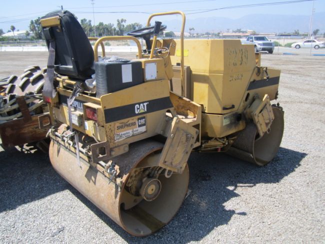 1993 Caterpillar CB-224B Smooth Drum Asphalt Roller