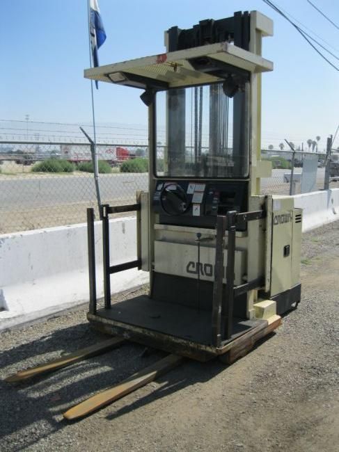Crown 30SP42TT-S Stand-Up Forklift