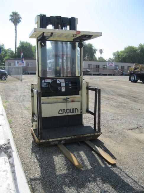 Crown 30SP42TT-S Stand-Up Forklift