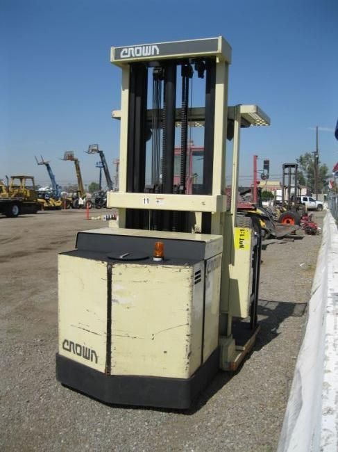 Crown 30SP42TT-S Stand-Up Forklift