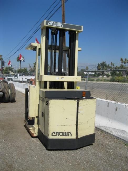Crown 30SP42TT-S Stand-Up Forklift