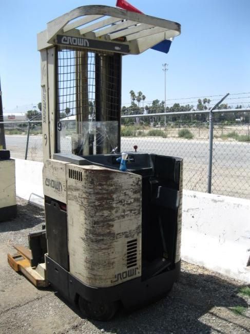 Crown 35RRTT Stand-Up Forklift