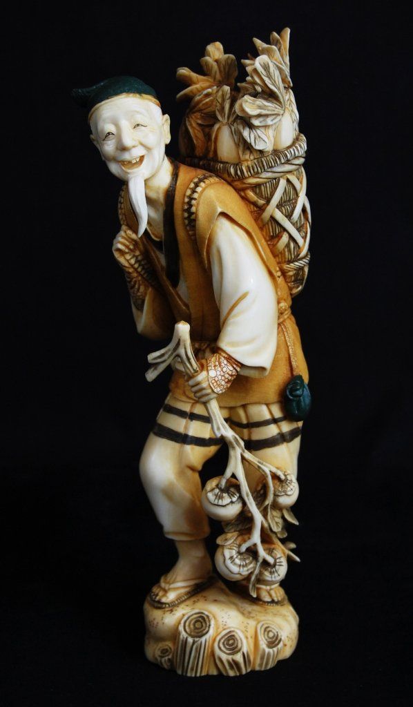Antique Japanese carved ivory man